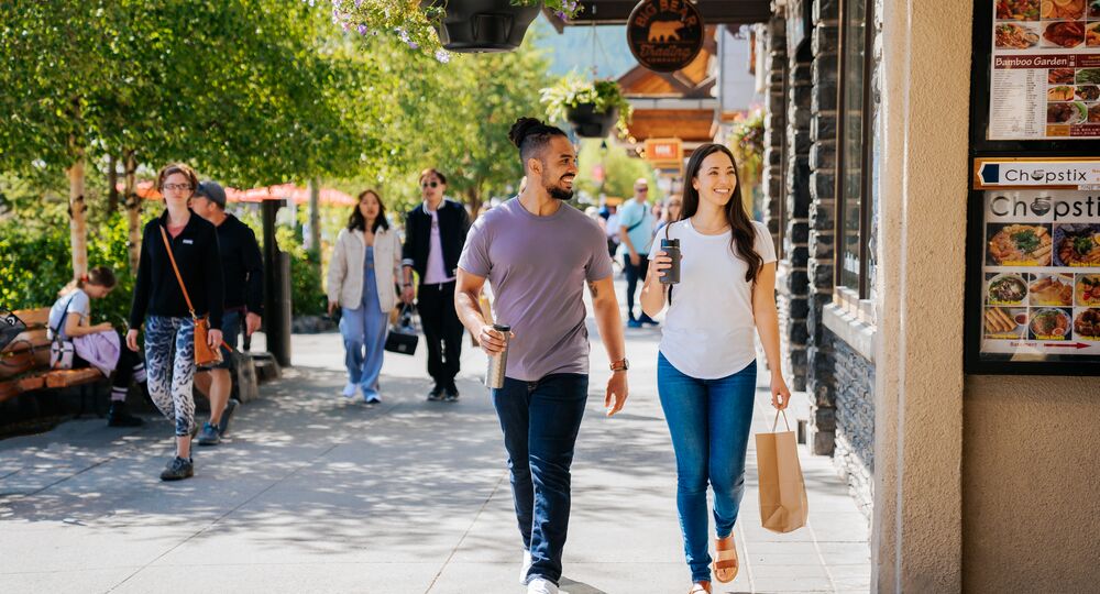 Shopping Banff Avenue | Banff & Lake Louise Tourism